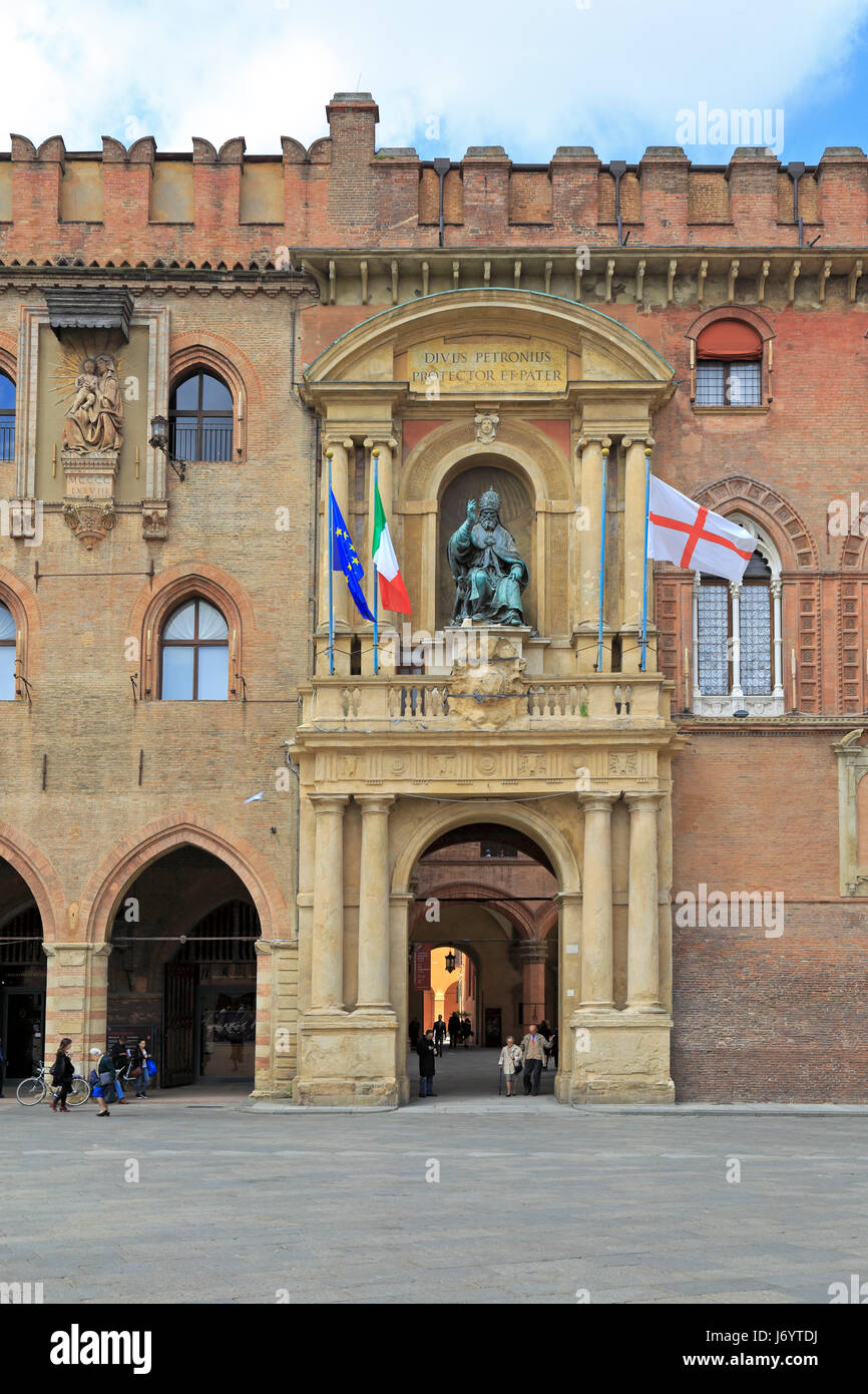 Entrance to Palazzo Comunale, Piazza Maggiore, Bologna, Emilia-Romagna ...