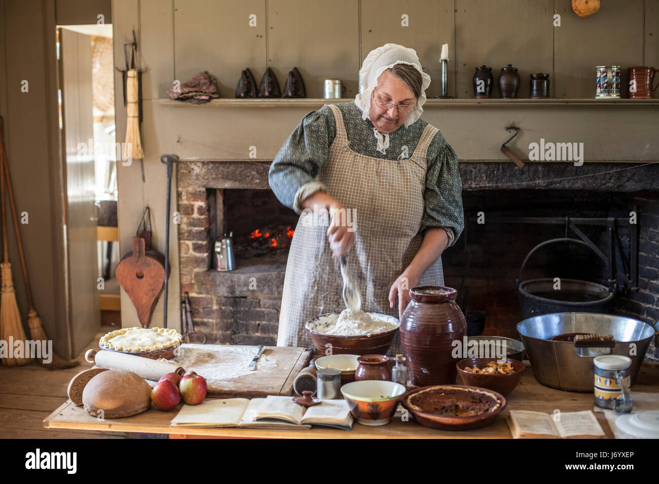 Early american cooking hi-res stock photography and images - Alamy