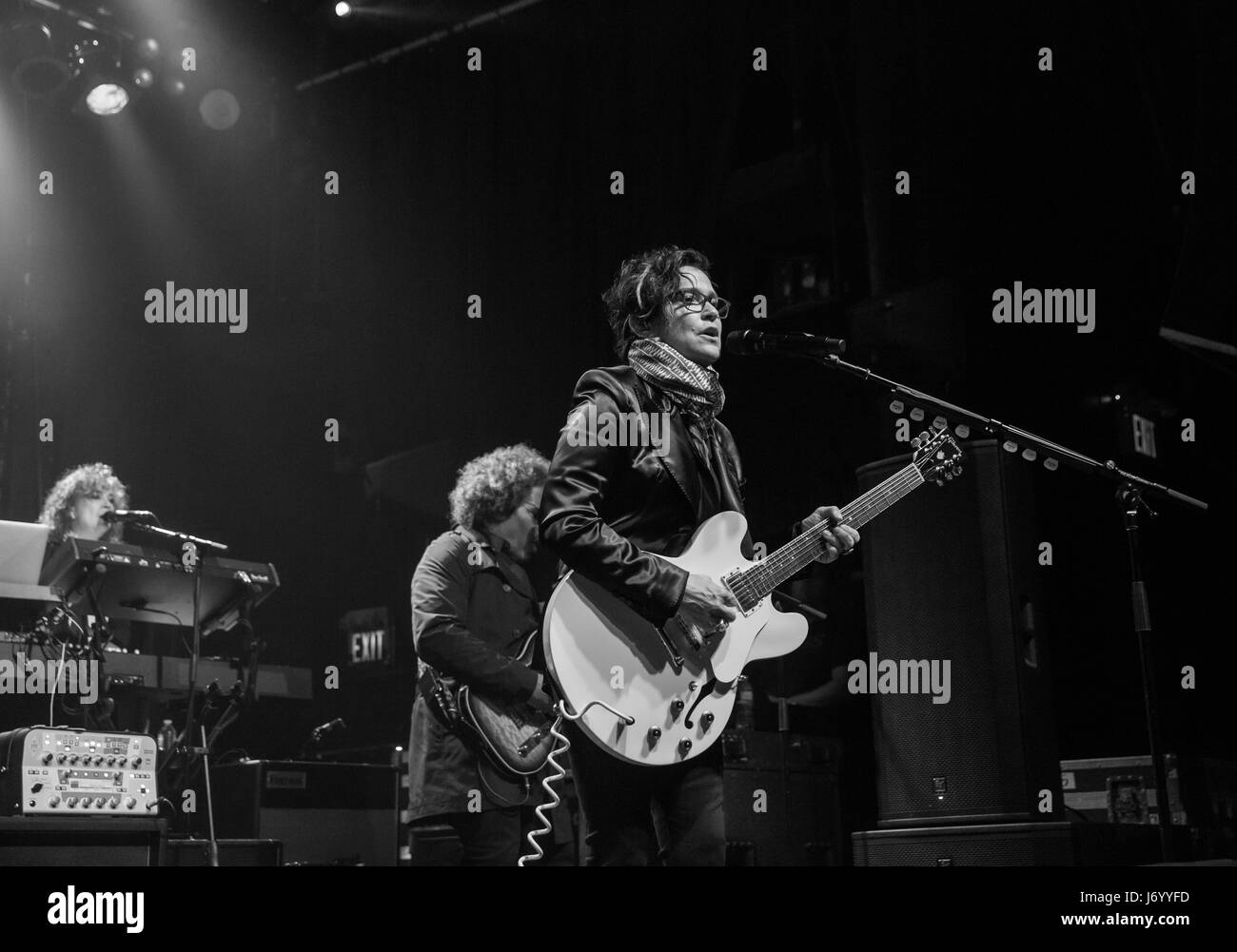 Lisa coleman wendy melvoin Black and White Stock Photos & Images - Alamy