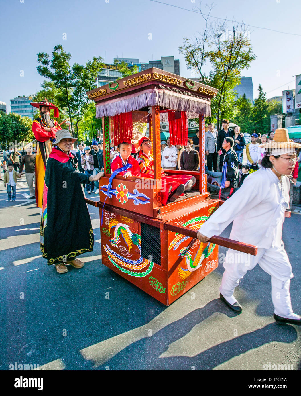Sedan chair chairs hi-res stock photography and images - Alamy