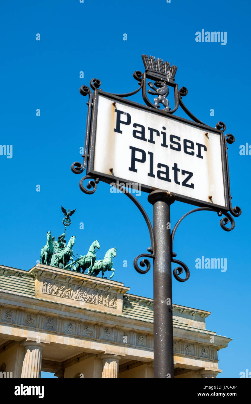 Pariser platz hi-res stock photography and images - Alamy