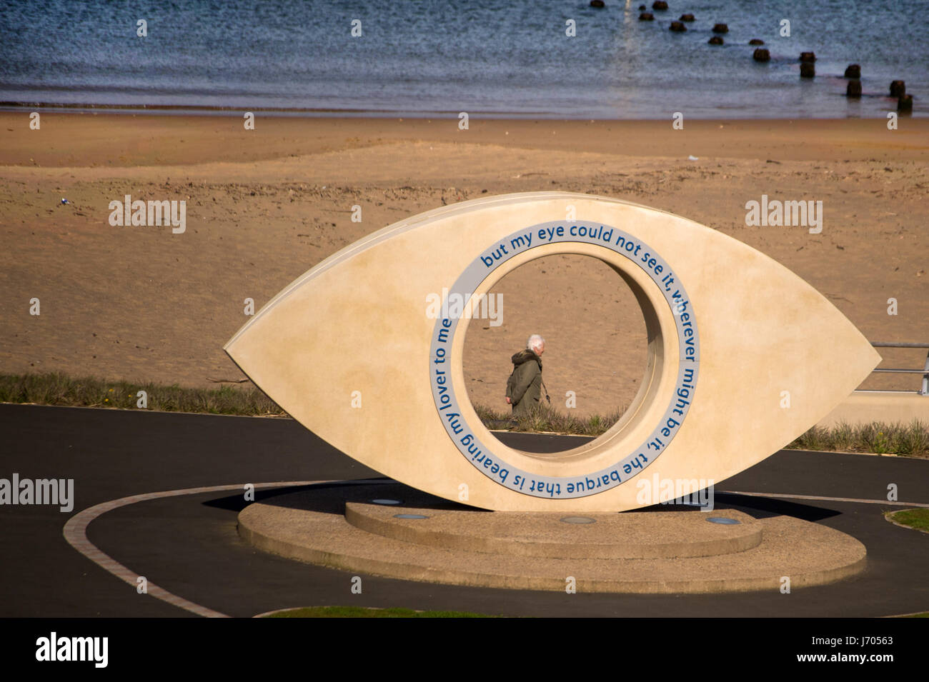 The eye sculptor stephen broadbent hi-res stock photography and images ...