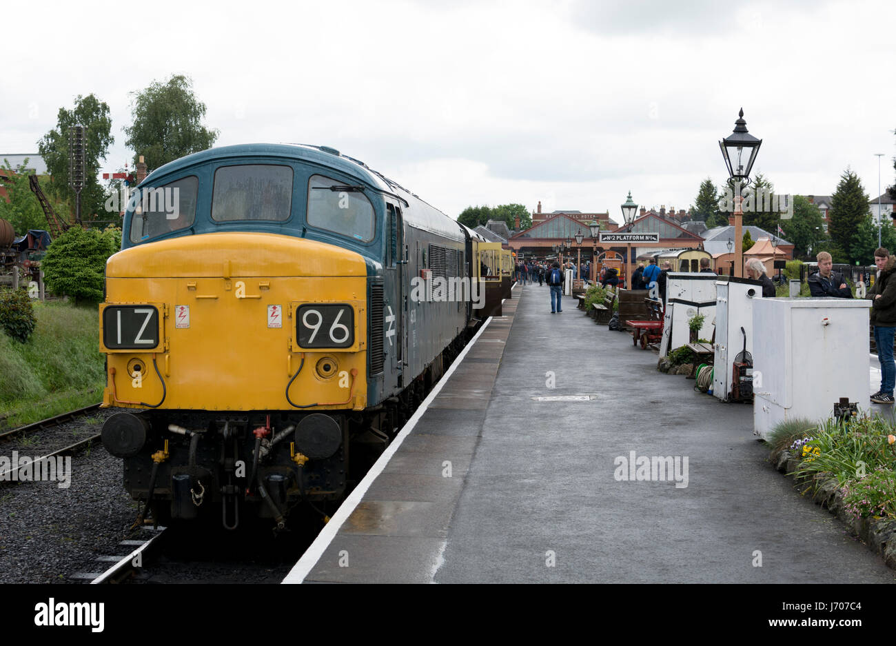 Class 45 diesel No 45060 "Sherwood Forester" at the Severn Valley ...