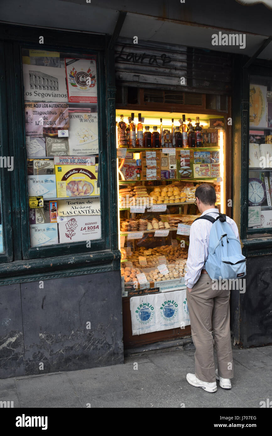 Grocery shop madrid hi-res stock photography and images - Alamy