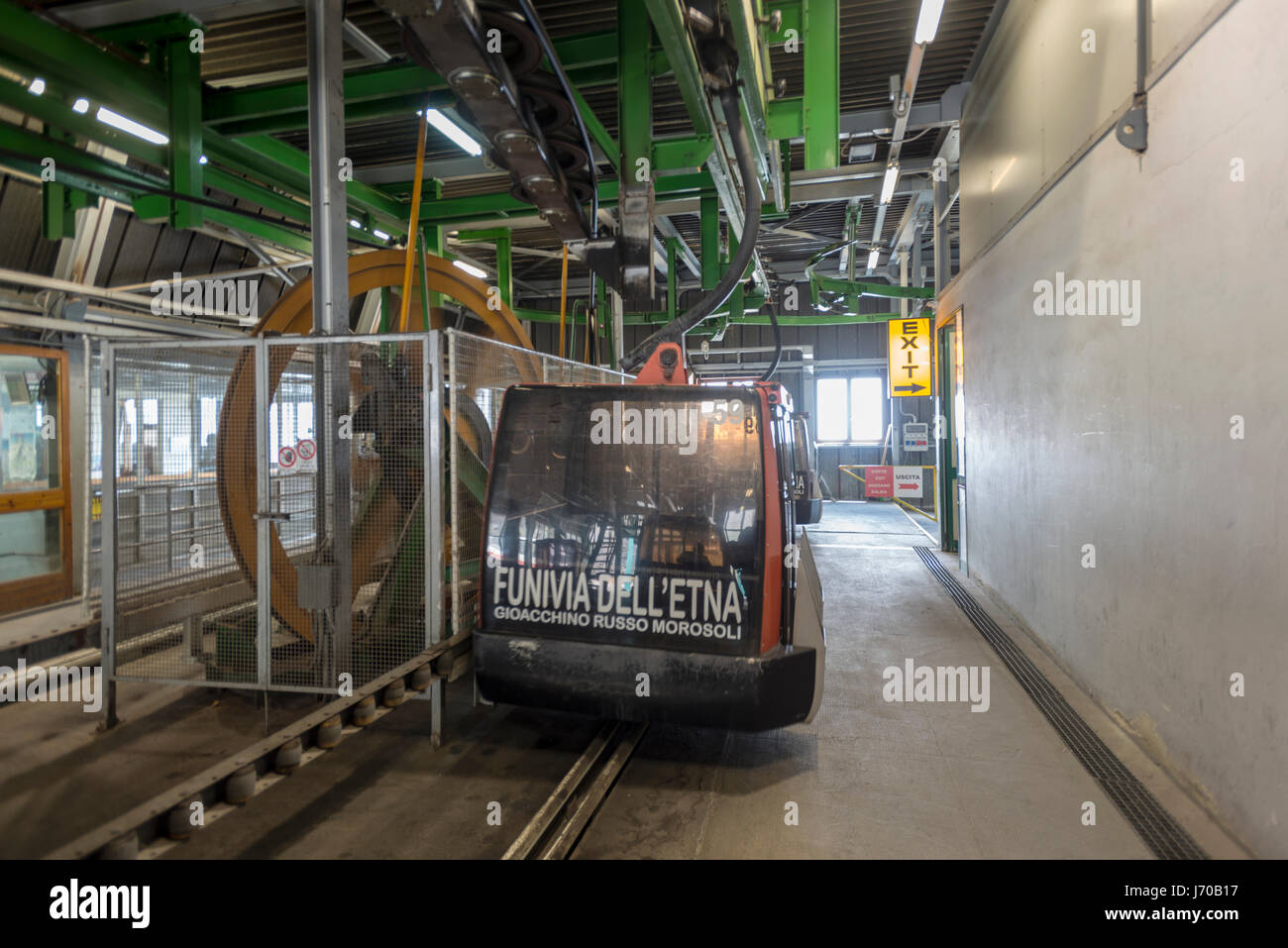 Cable car station visiting hi-res stock photography and images - Alamy