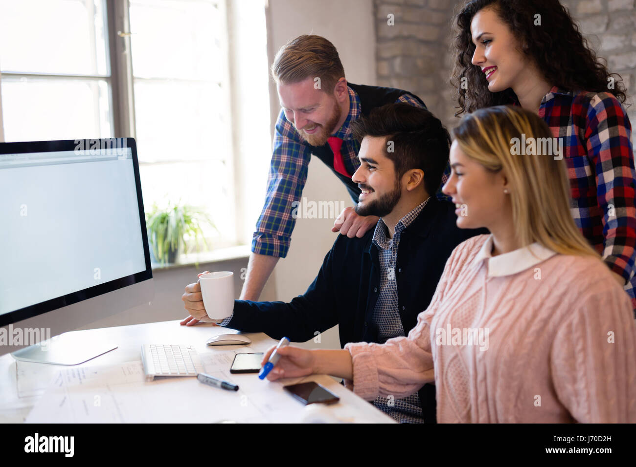 StartupTeamwork Brainstorming Meeting concept. People working on ...