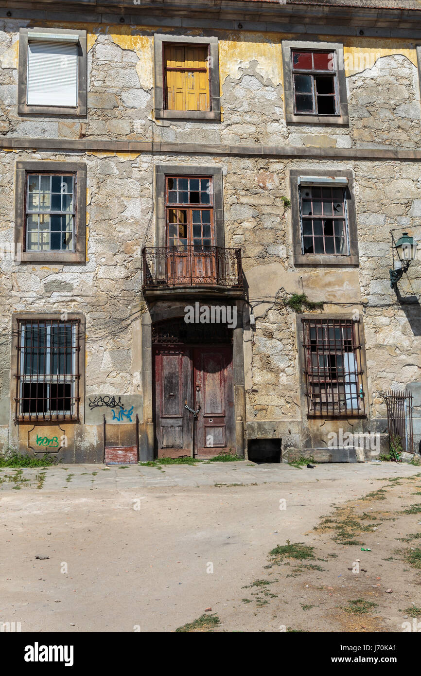 Antique Portuguese Architecture: Wrecked Building Facade Stock Photo ...