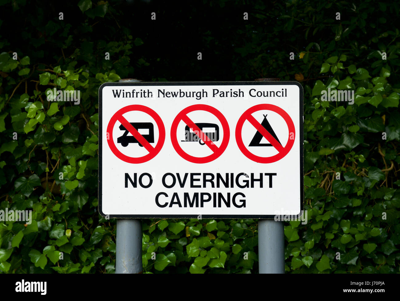 Sign: No Overnight Camping, England UK Stock Photo - Alamy