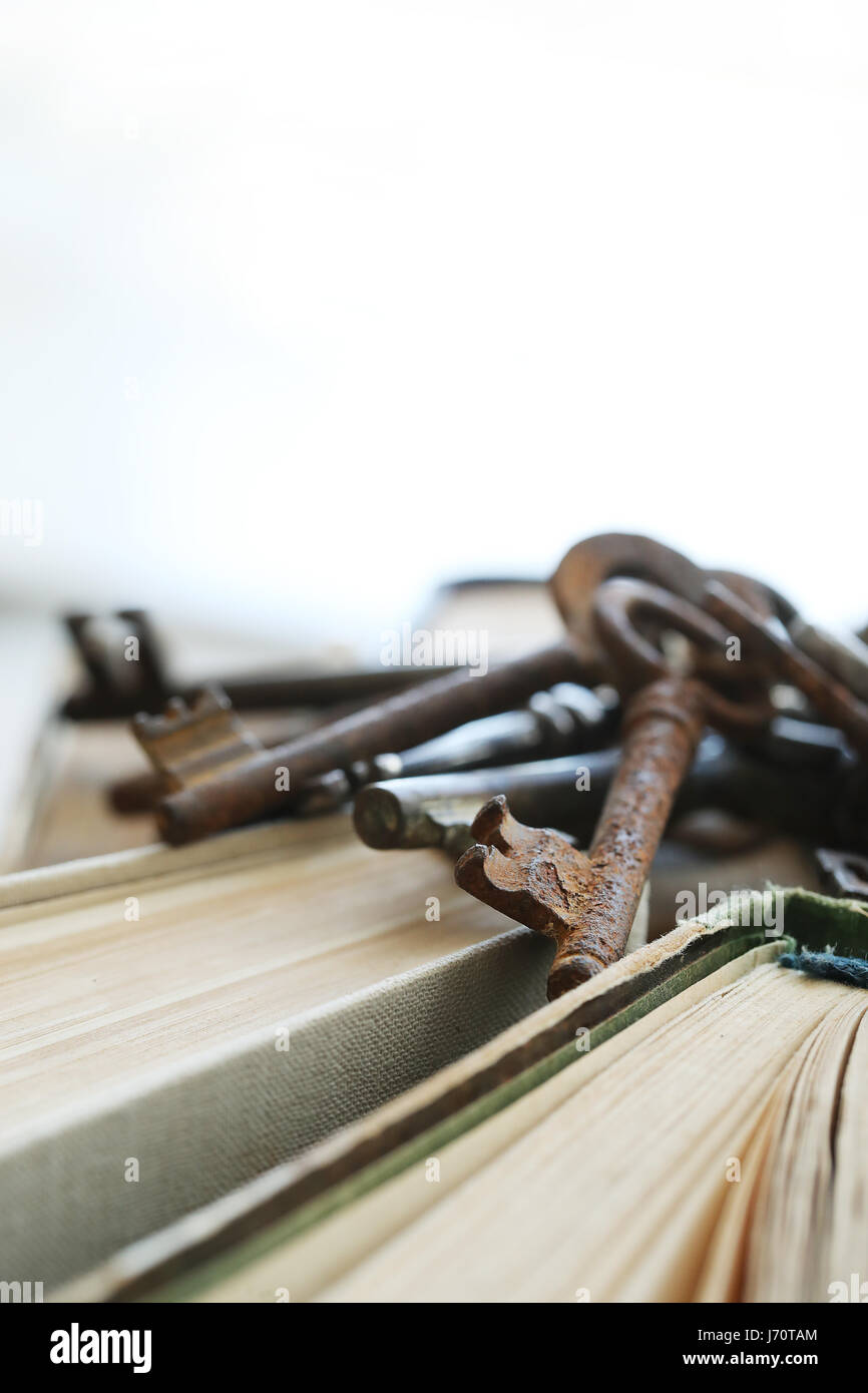 Vintage books and keys hi-res stock photography and images - Alamy