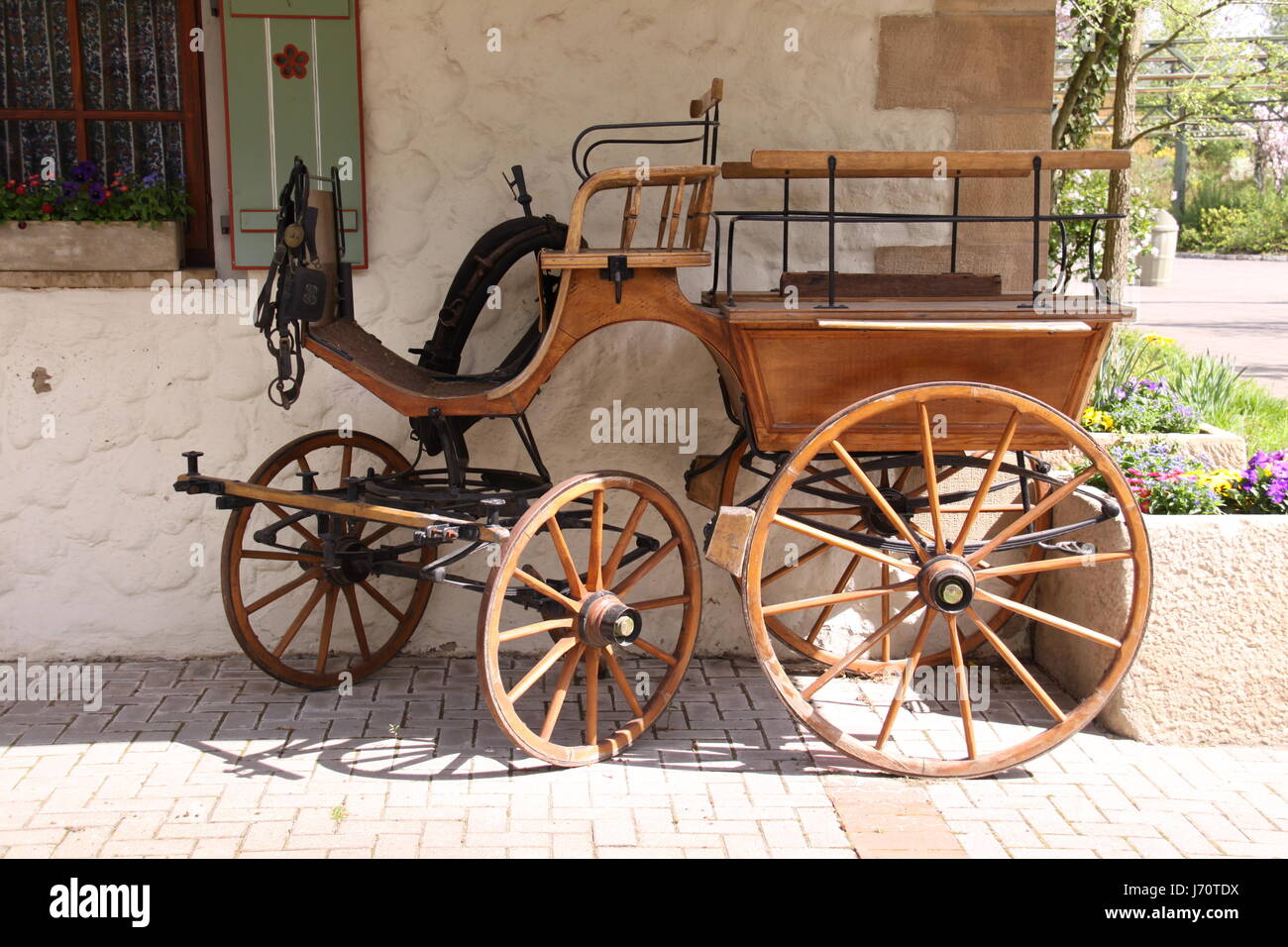 old wooden cart Stock Photo - Alamy