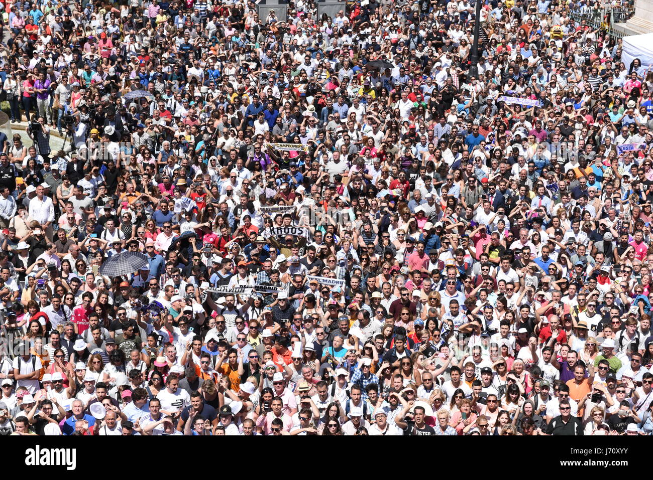 Madrid, Spain. 22nd May, 2017. Thousands of fans of Real Madrid ...