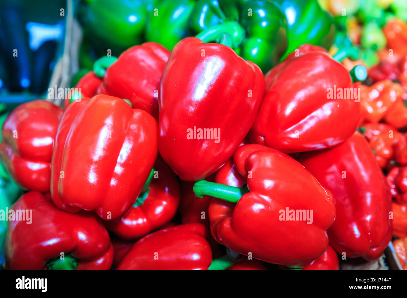 Red and geen peppers on display for sale at a market Stock Photo - Alamy