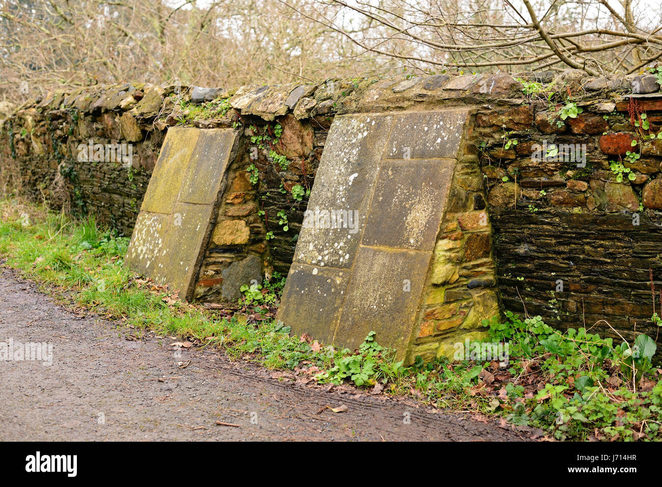 Reinforcing supports in a stone wall Stock Photo - Alamy