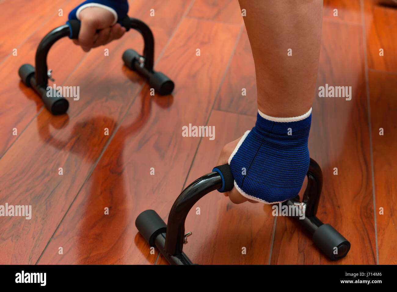 man doing push ups inside Stock Photo - Alamy