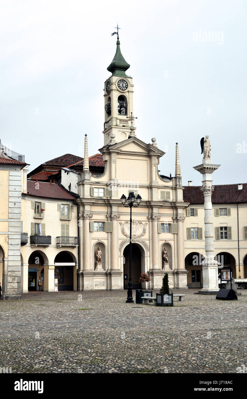 square piazza religion church monument statue cathedral baroque ...