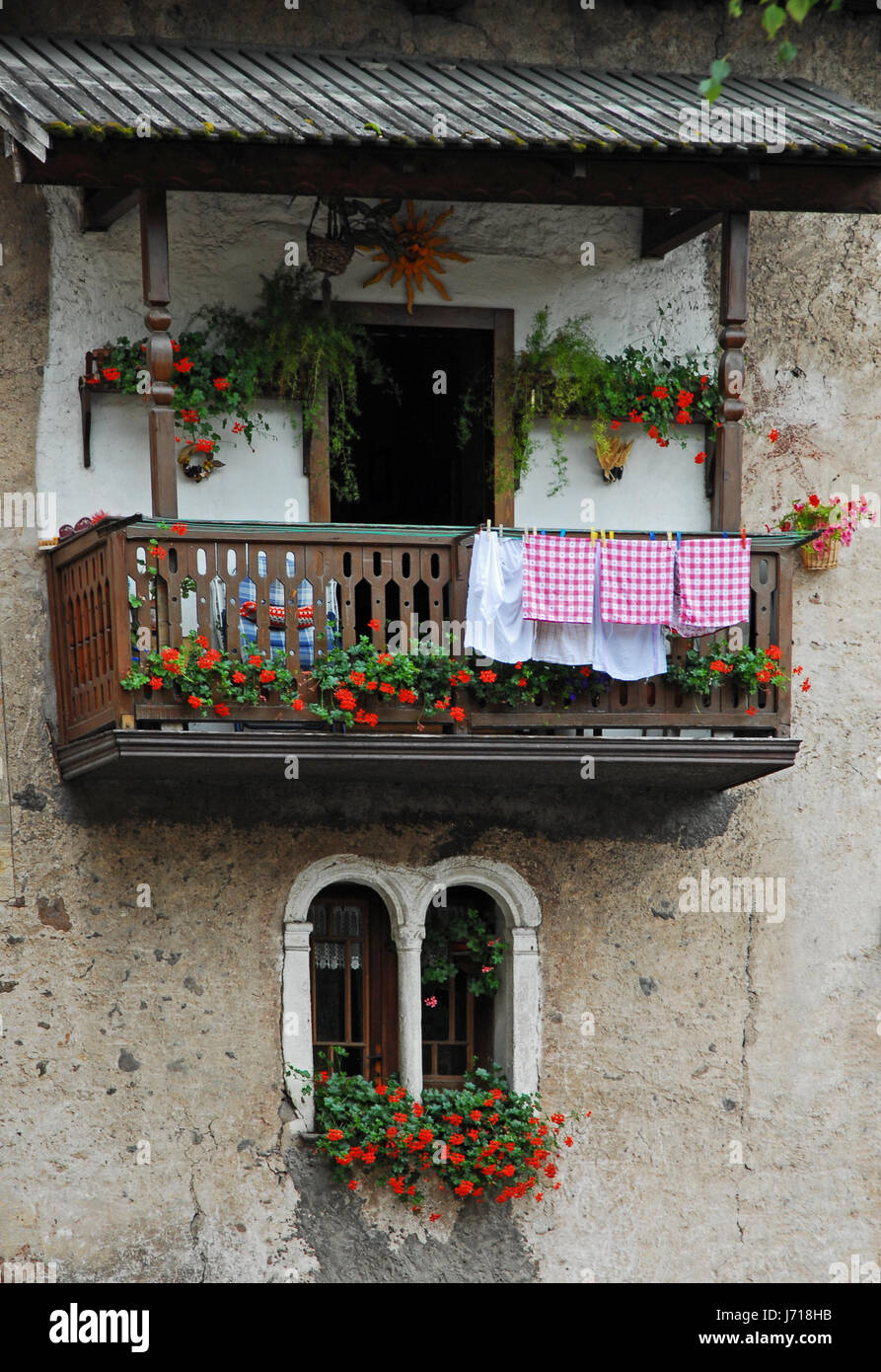 Circular dormer window hi-res stock photography and images - Alamy