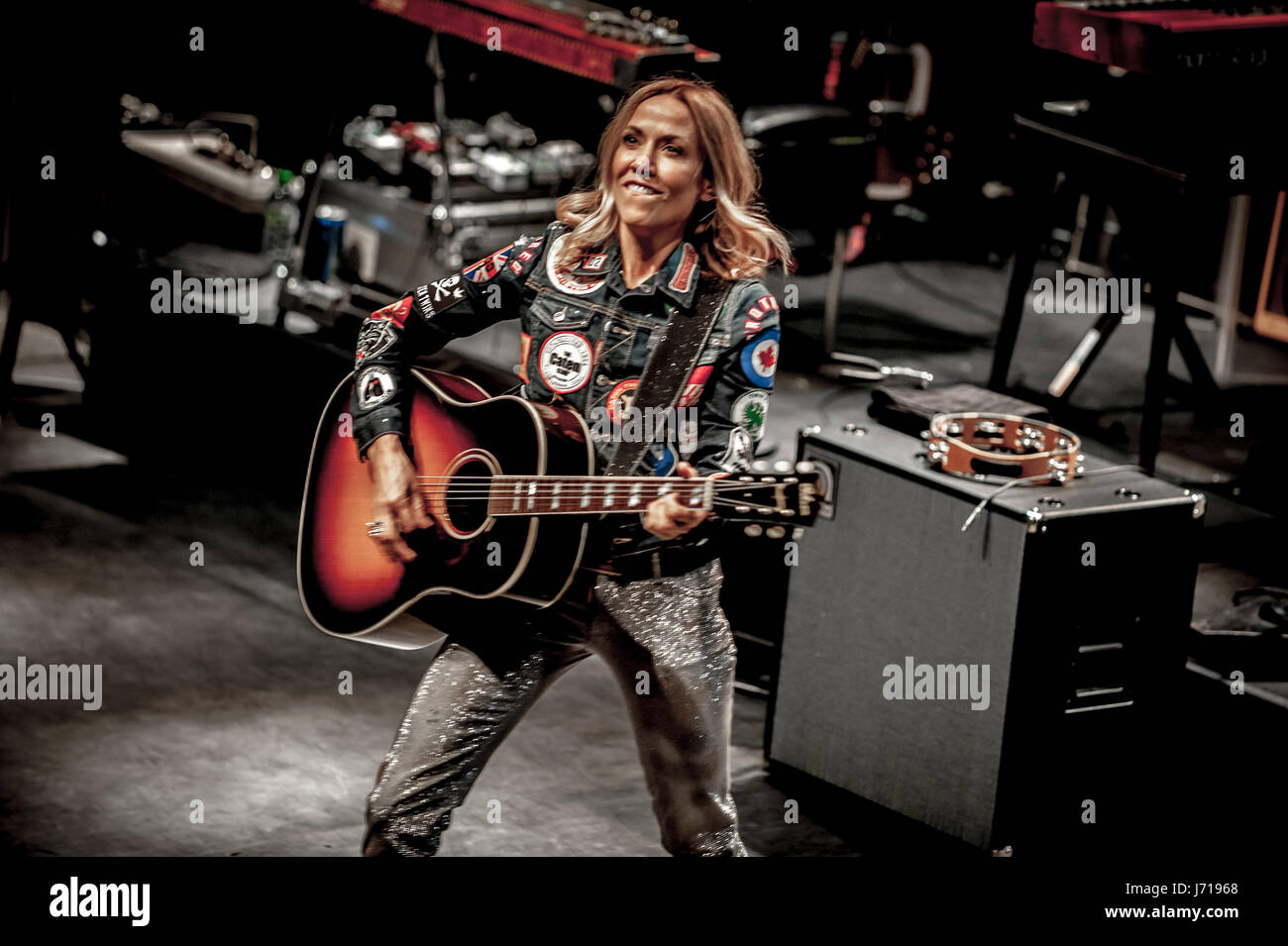 Sheryl Crow Live in Concert Stock Photo - Alamy