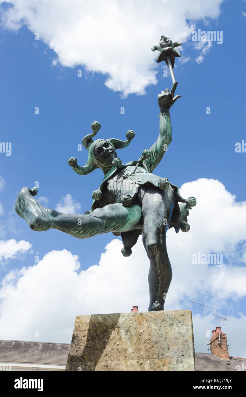 Bronze statue of the Jester or Fool in Henley Street in Stratford-upon ...