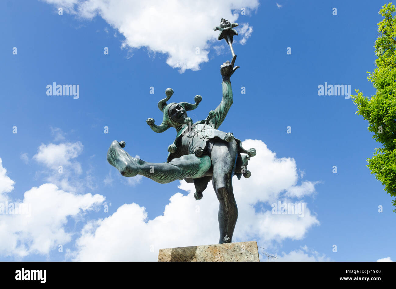 Bronze statue of the Jester or Fool in Henley Street in Stratford-upon ...