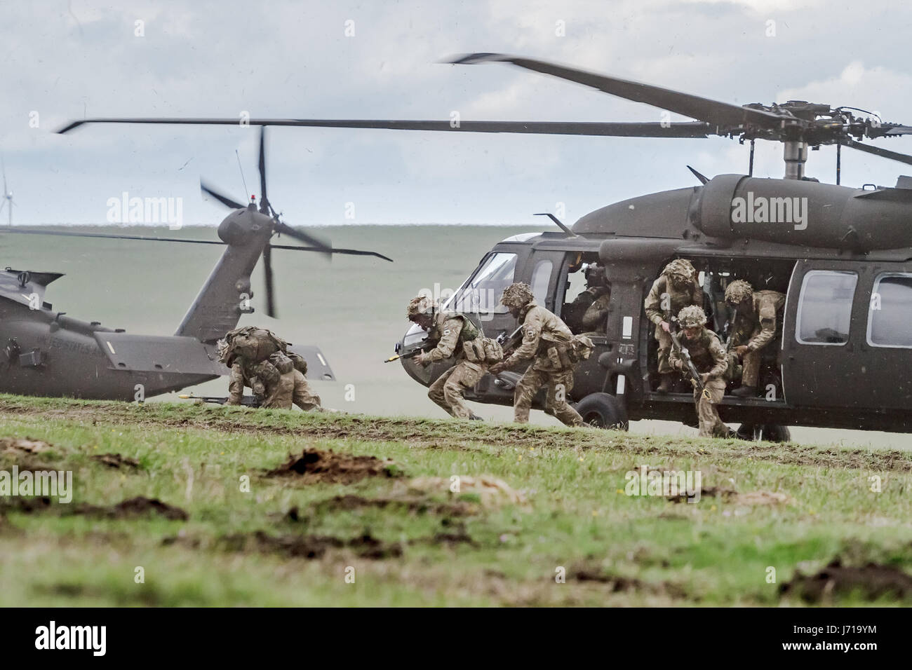 British servicemen under US Army choppers during the NATO 'Wind Spring ...