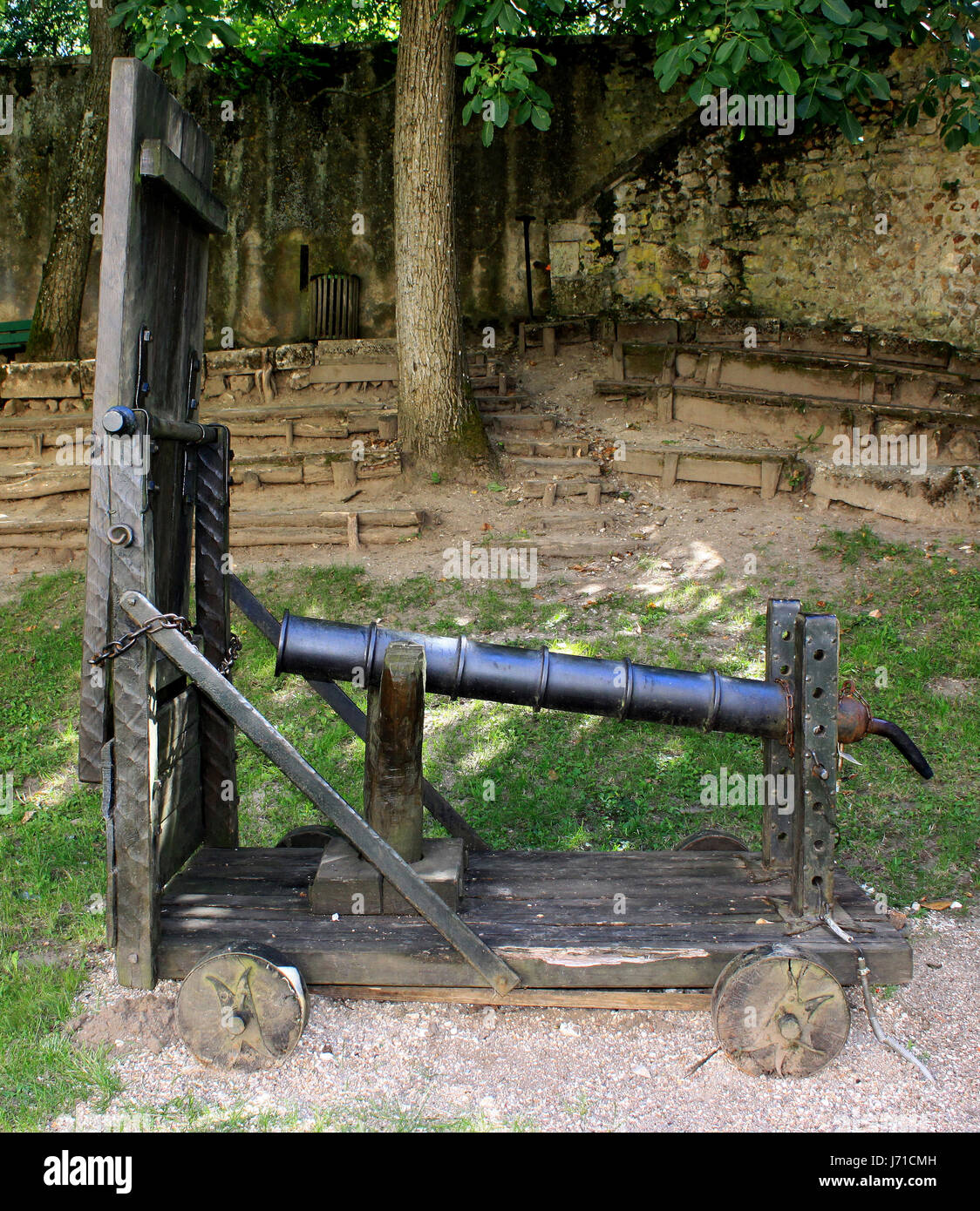 battle antique wheels war museum cannon shooting bomb antiques medieval ...