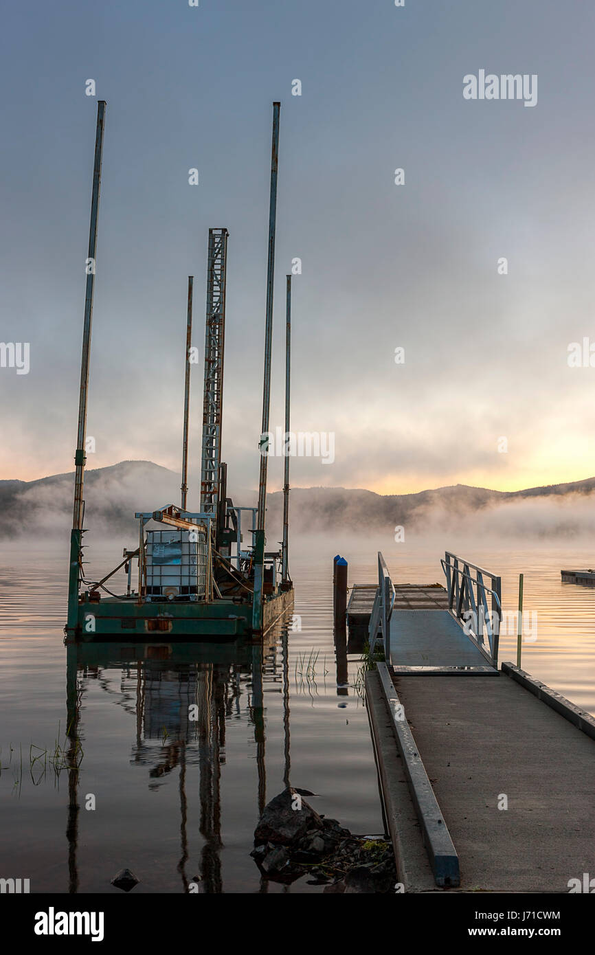 Small barge hi-res stock photography and images - Alamy
