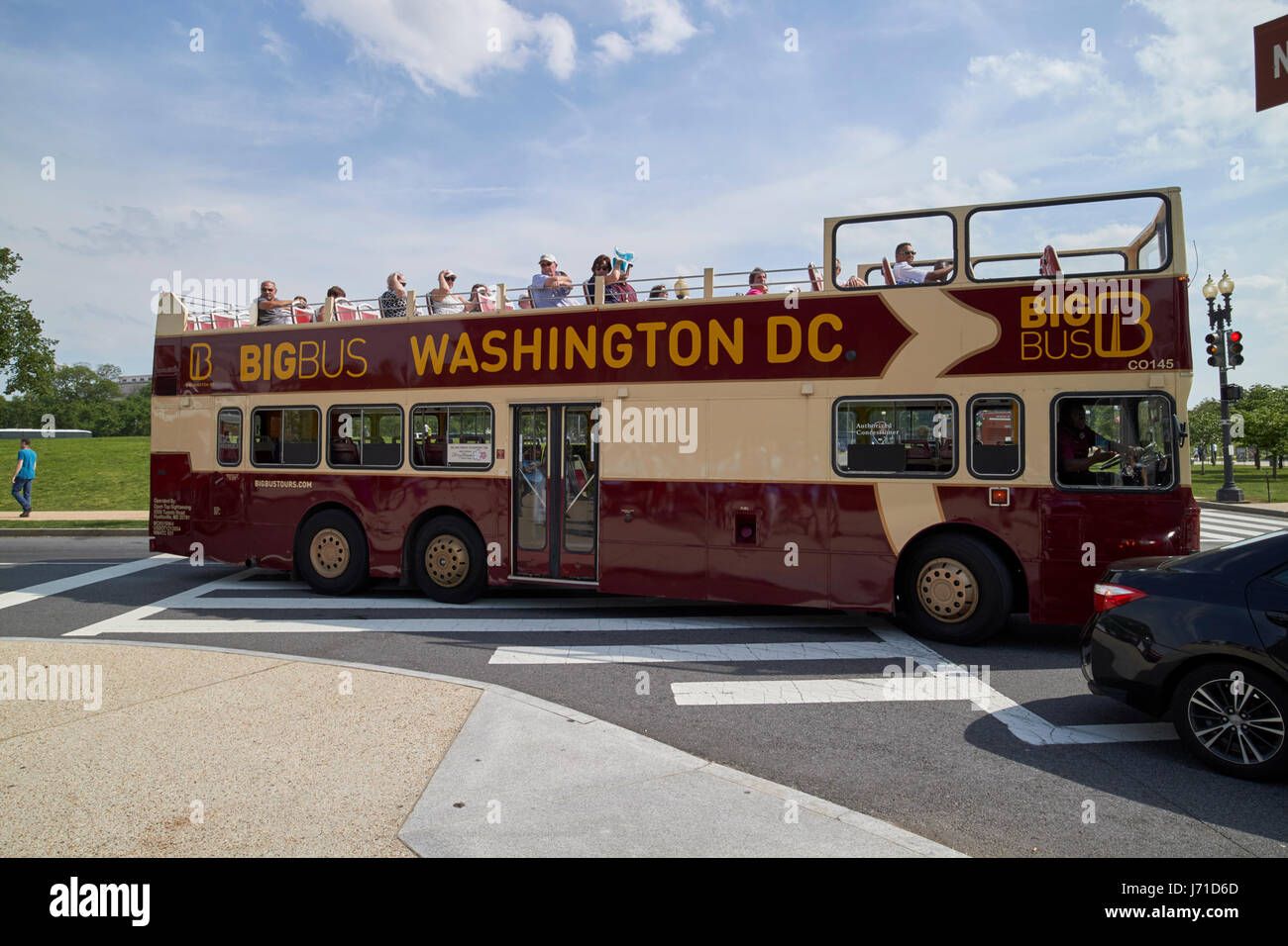 Open topped bus hi-res stock photography and images - Alamy