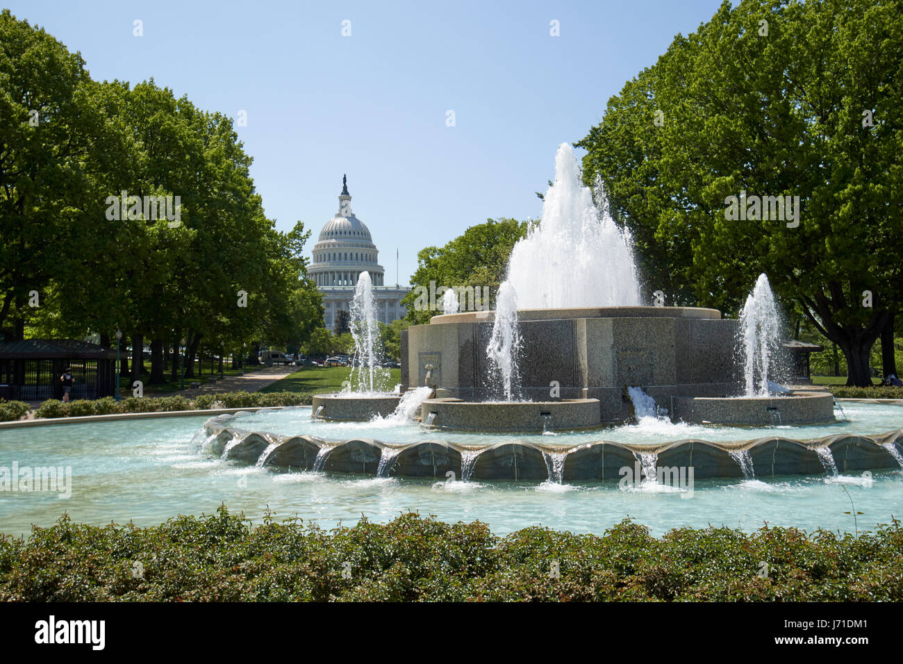 the senate garage fountain with capitol building in the background ...