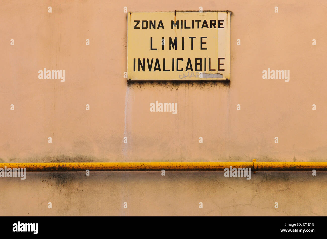 Military zone sign hi-res stock photography and images - Alamy