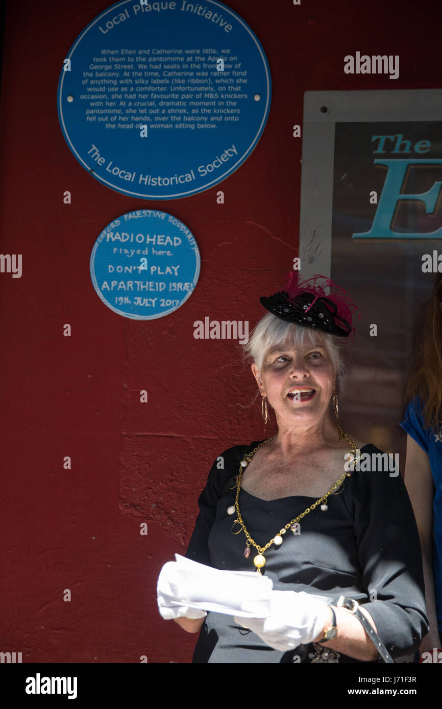 Oxford, UK. 22nd May, 2017. Activists erect a fake blue plaque outside ...