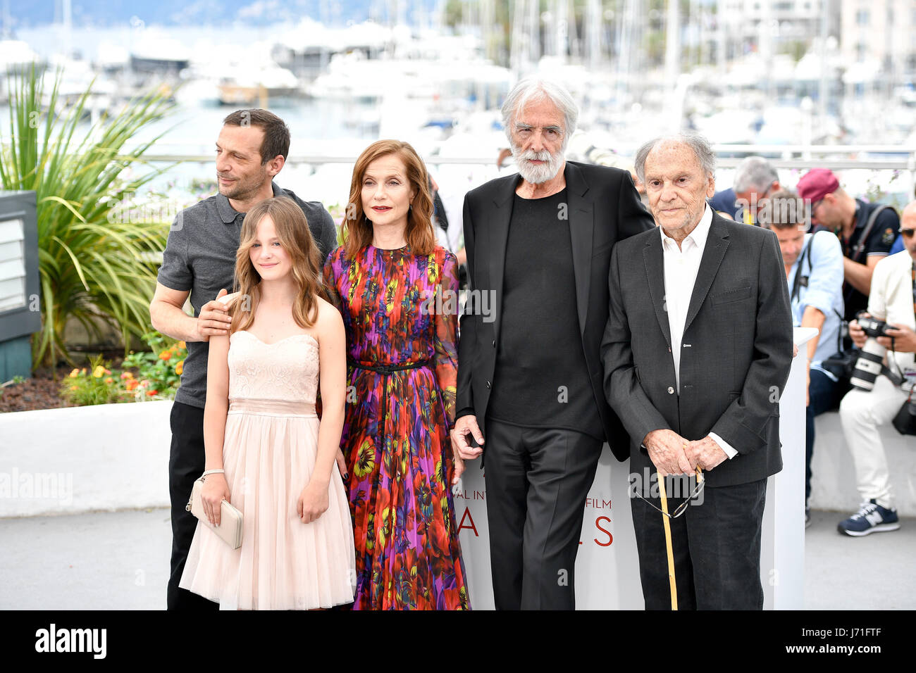 Cannes, France. 22nd May, 2017. Actress Isabelle Huppert (C) and cast ...