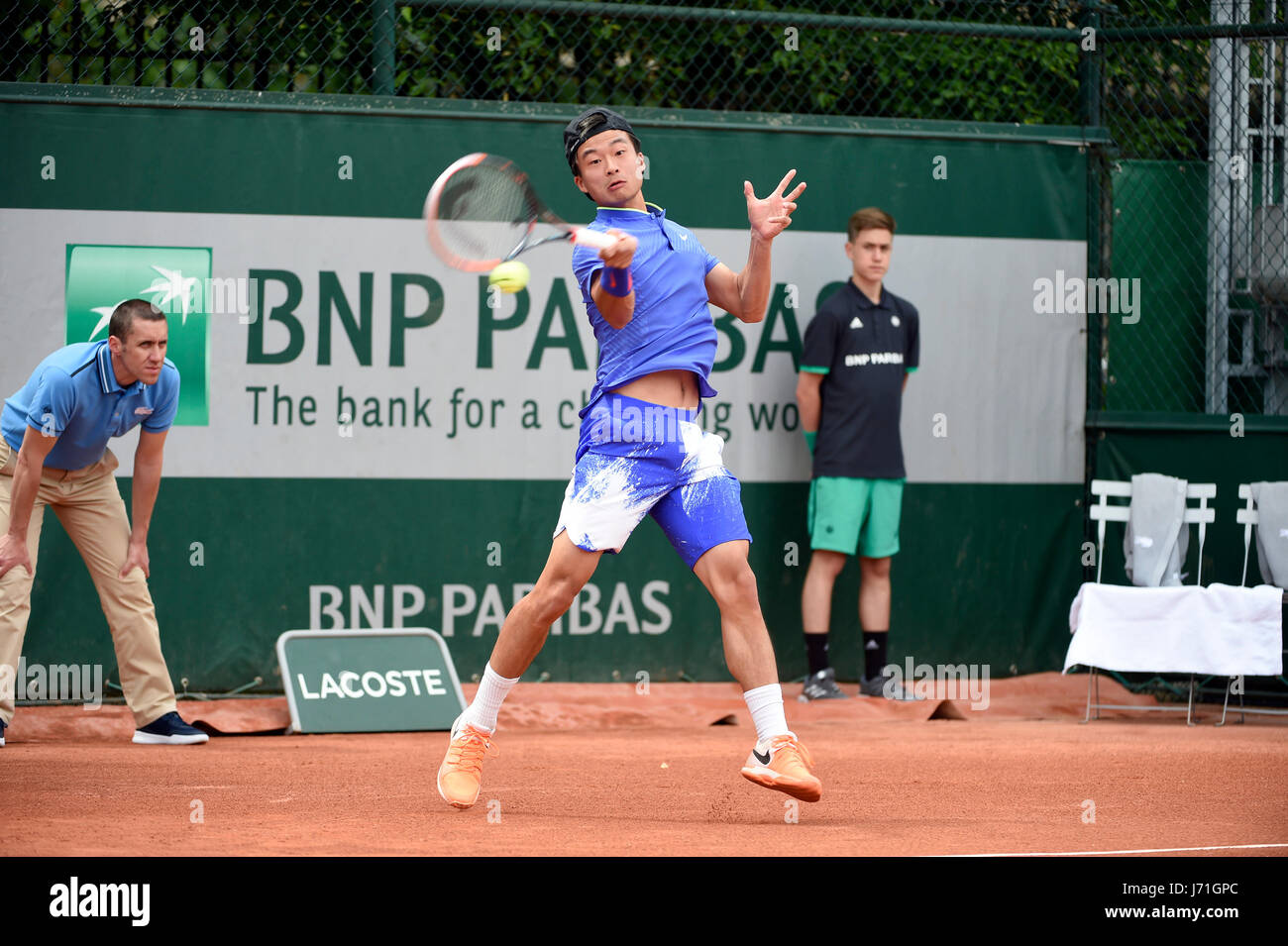 Paris. 22nd May, 2017. Chinese player Wu Di returns the ball to ...