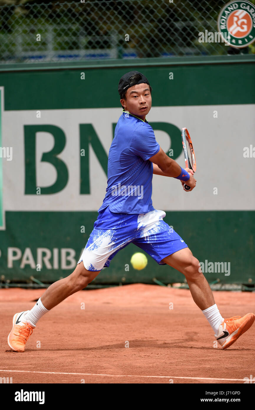 Paris. 22nd May, 2017. Chinese player Wu Di returns the ball to ...