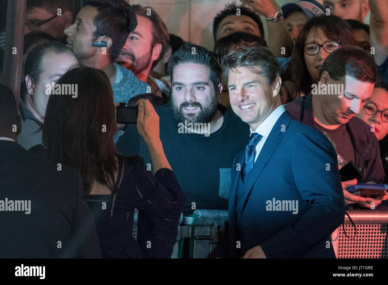 Celebrities meeting fans hi-res stock photography and images - Alamy