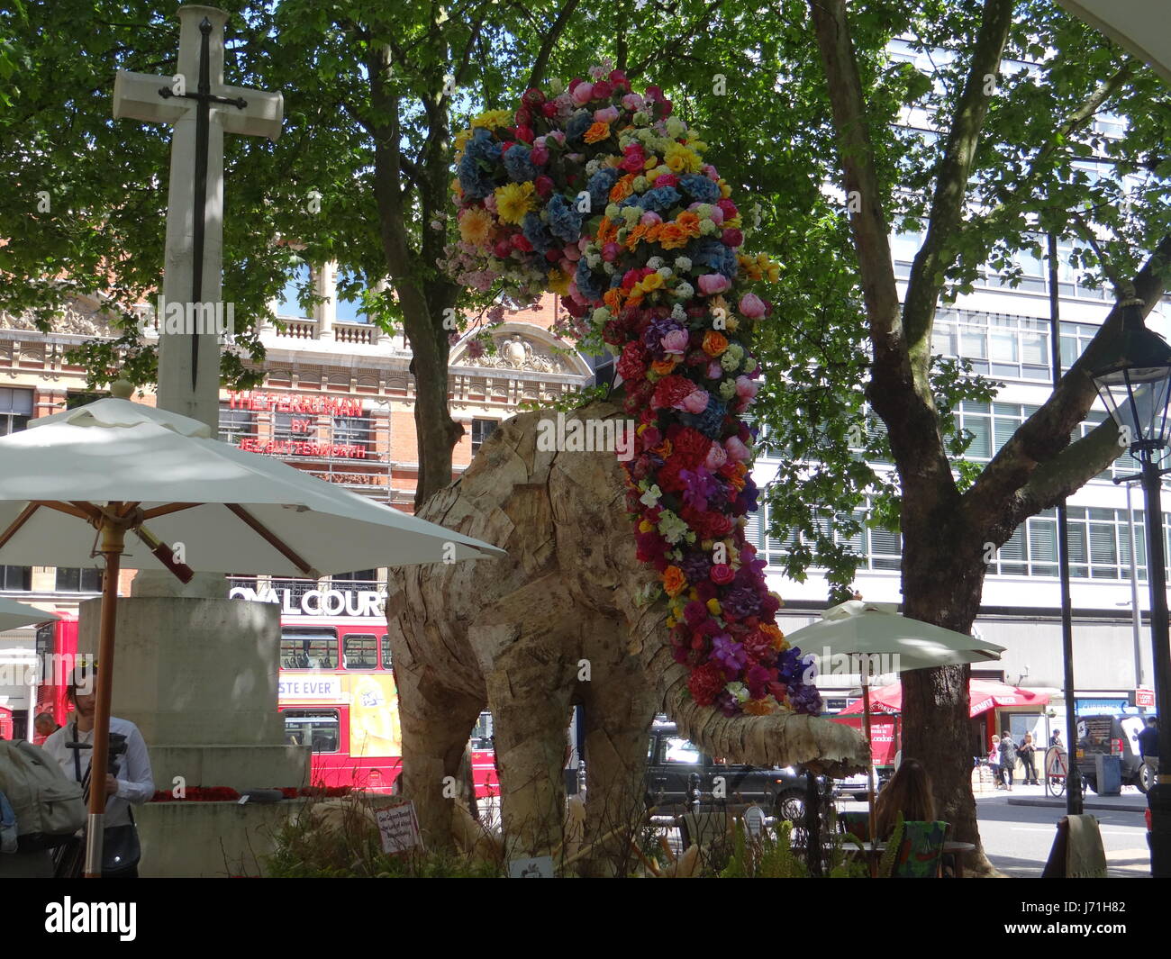 Chelsea in bloom rickshaw hi-res stock photography and images - Alamy