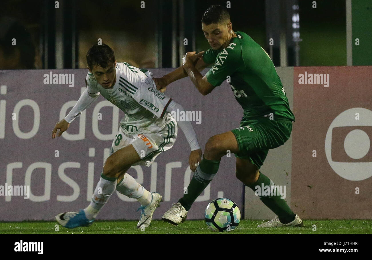 CHAPEC', SC - 20.05.2017: CHAPECOENSE X PALMEIRAS - Hyoran, from SE Palmeiras, plays the ball ...