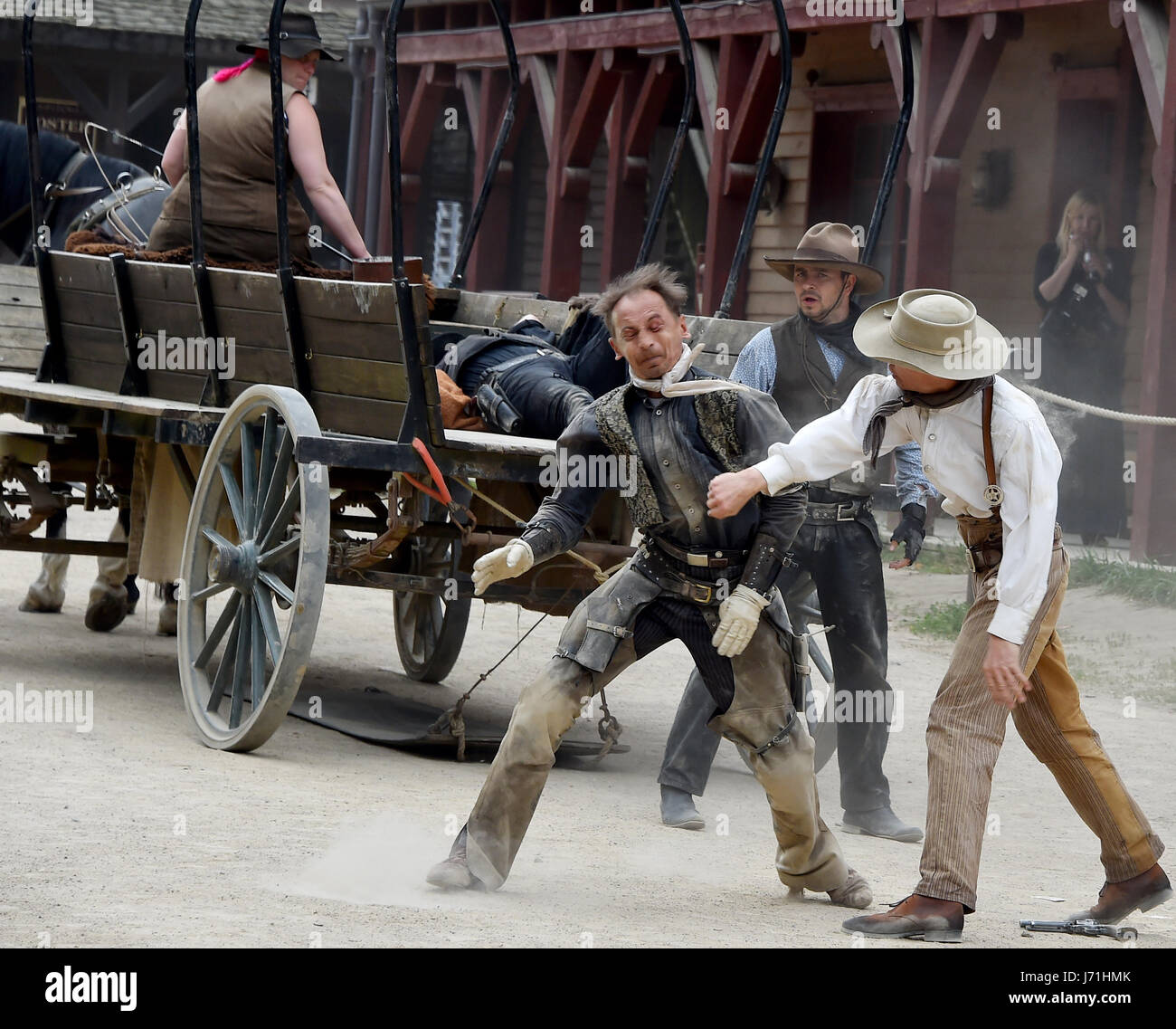 Cowboys and indians fighting hi-res stock photography and images - Alamy