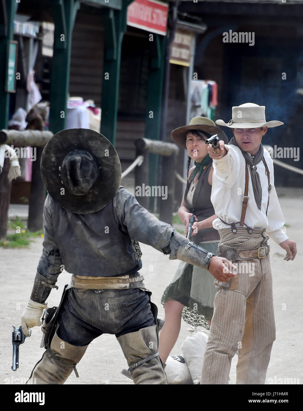 Cowboys and indians fighting hi-res stock photography and images - Alamy