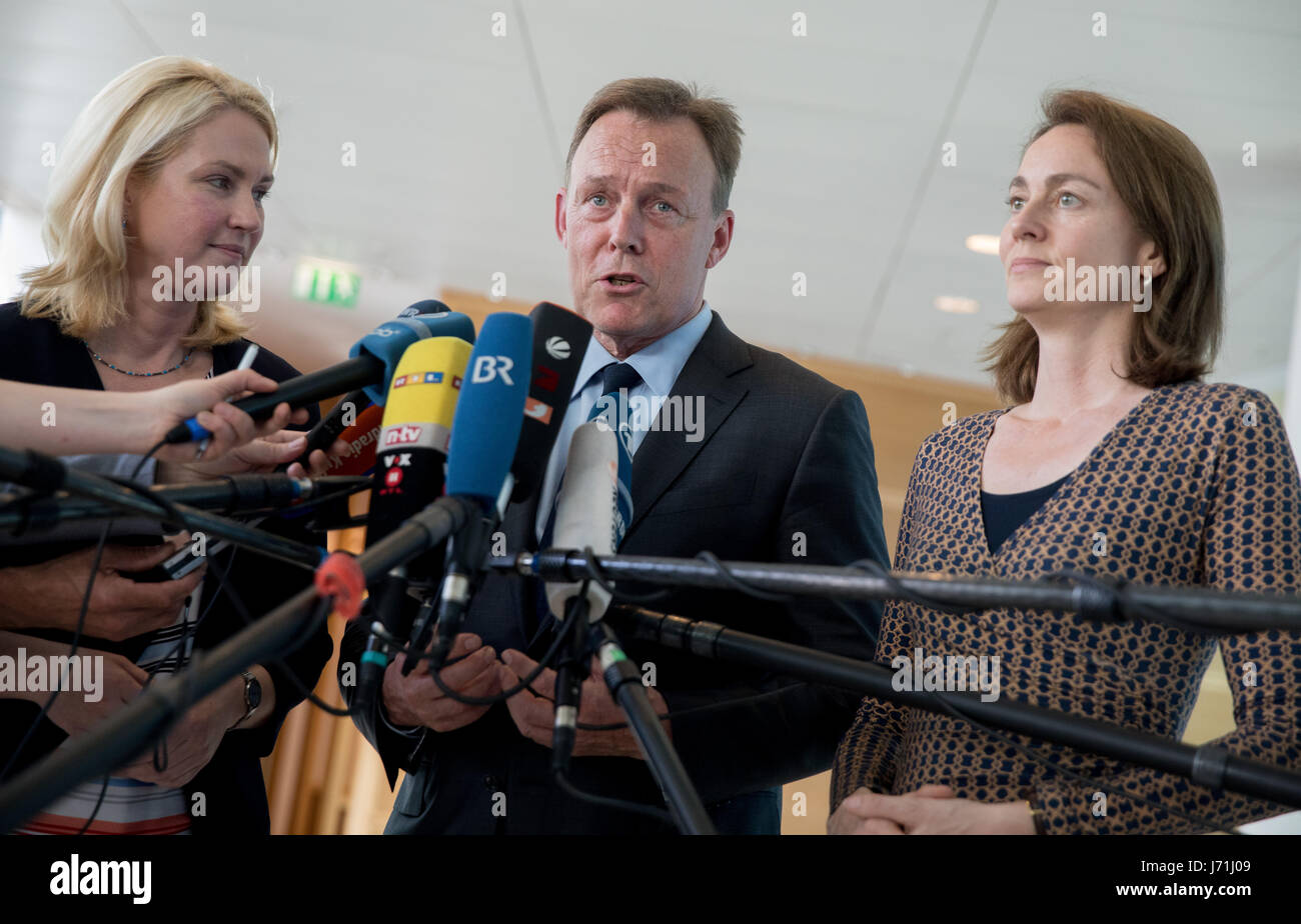 dpatop - German Families Minister Manuela Schwesig (l-r, SPD), SPD ...