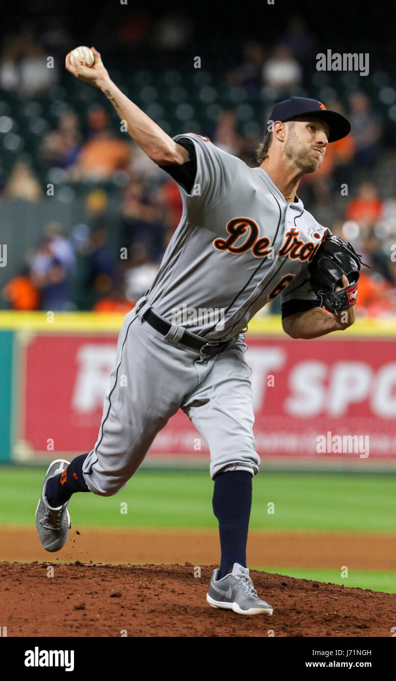 Houston, TX, USA. 22nd May, 2017. Detroit Tigers relief pitcher Shane Greene (61) throws a pitch ...