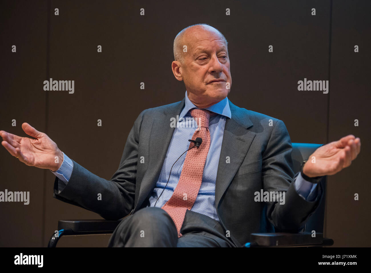 Lord foster design hi-res stock photography and images - Alamy