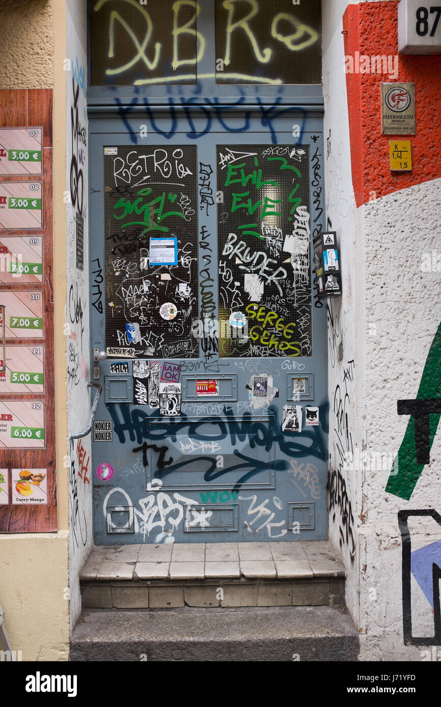 Why is there so much graffiti in Germany? : r/berlin