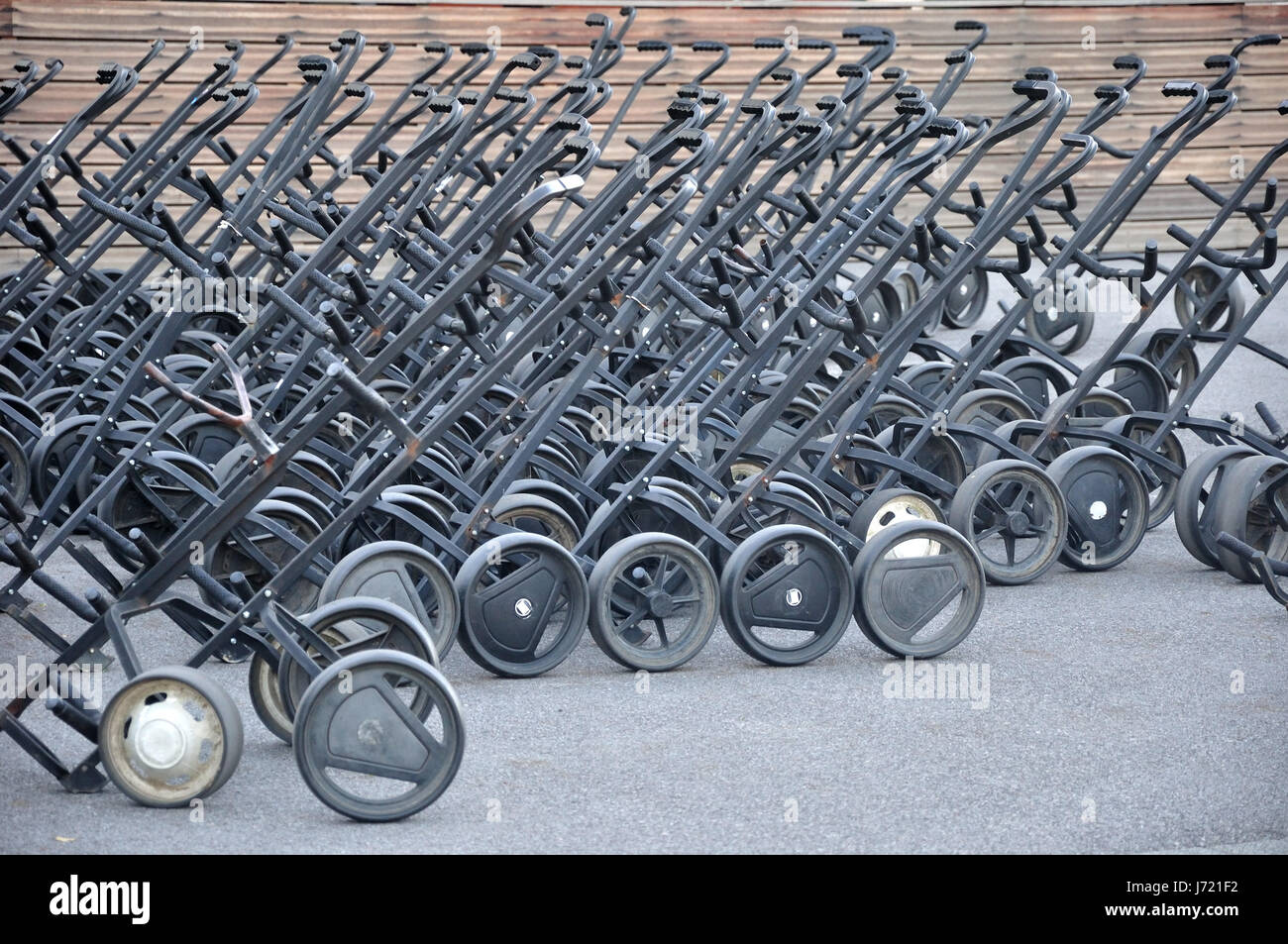 parking place gulf golf game tournament play playing plays played wheel ...