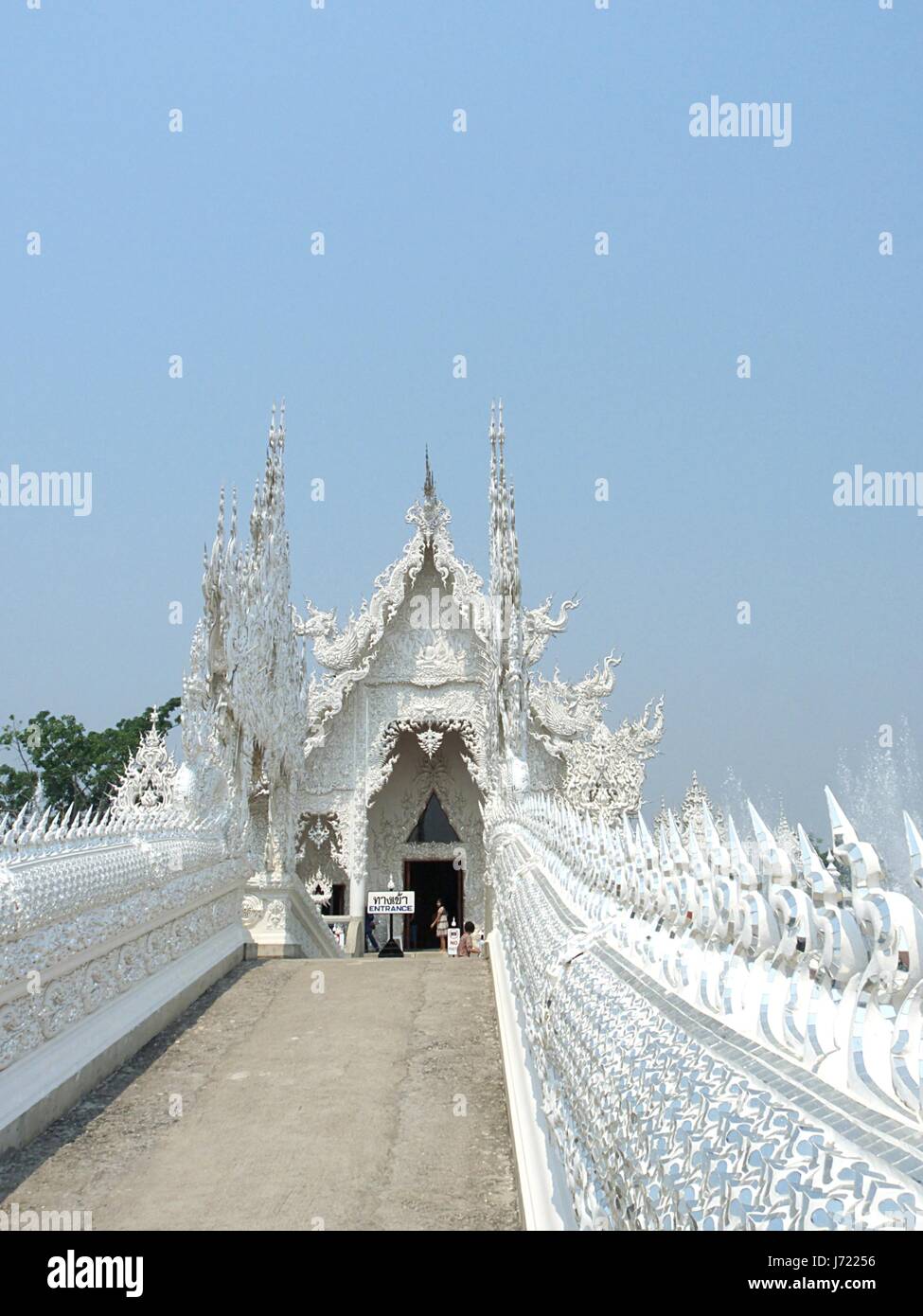 white temple in chiang rai Stock Photo - Alamy