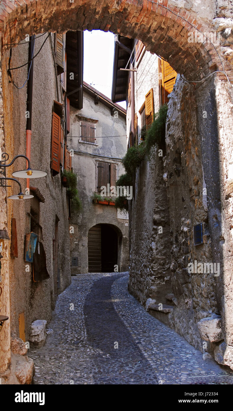 gasse in malcesine Stock Photo - Alamy