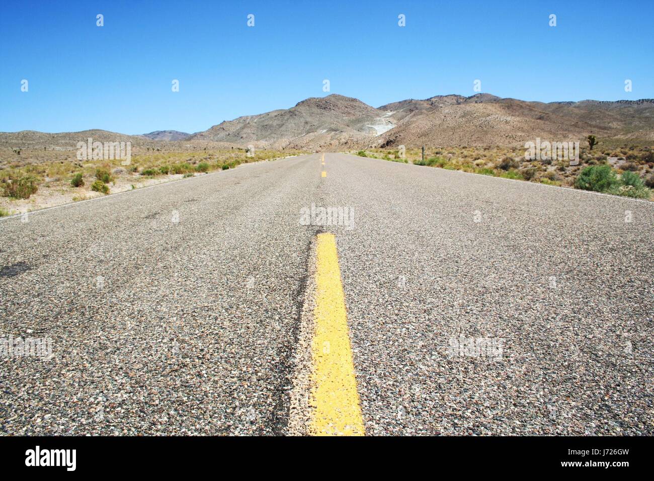 highway in the desert Stock Photo - Alamy