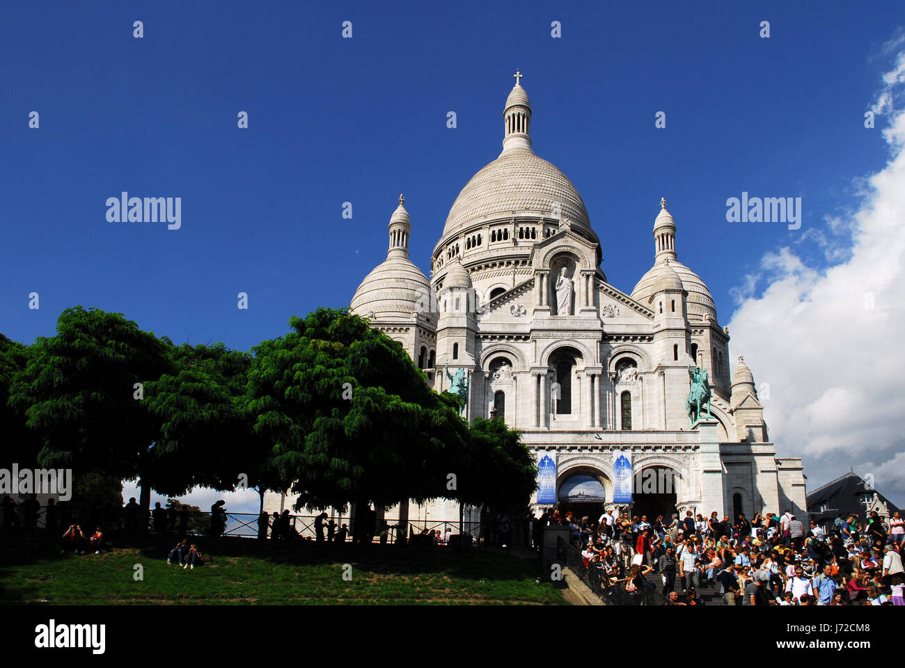 Climbing The Steps To Sacre Coeur Paris High Resolution Stock ...