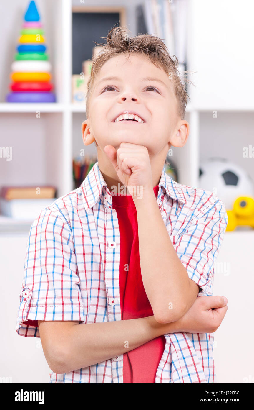 Little boy looking up Stock Photo - Alamy