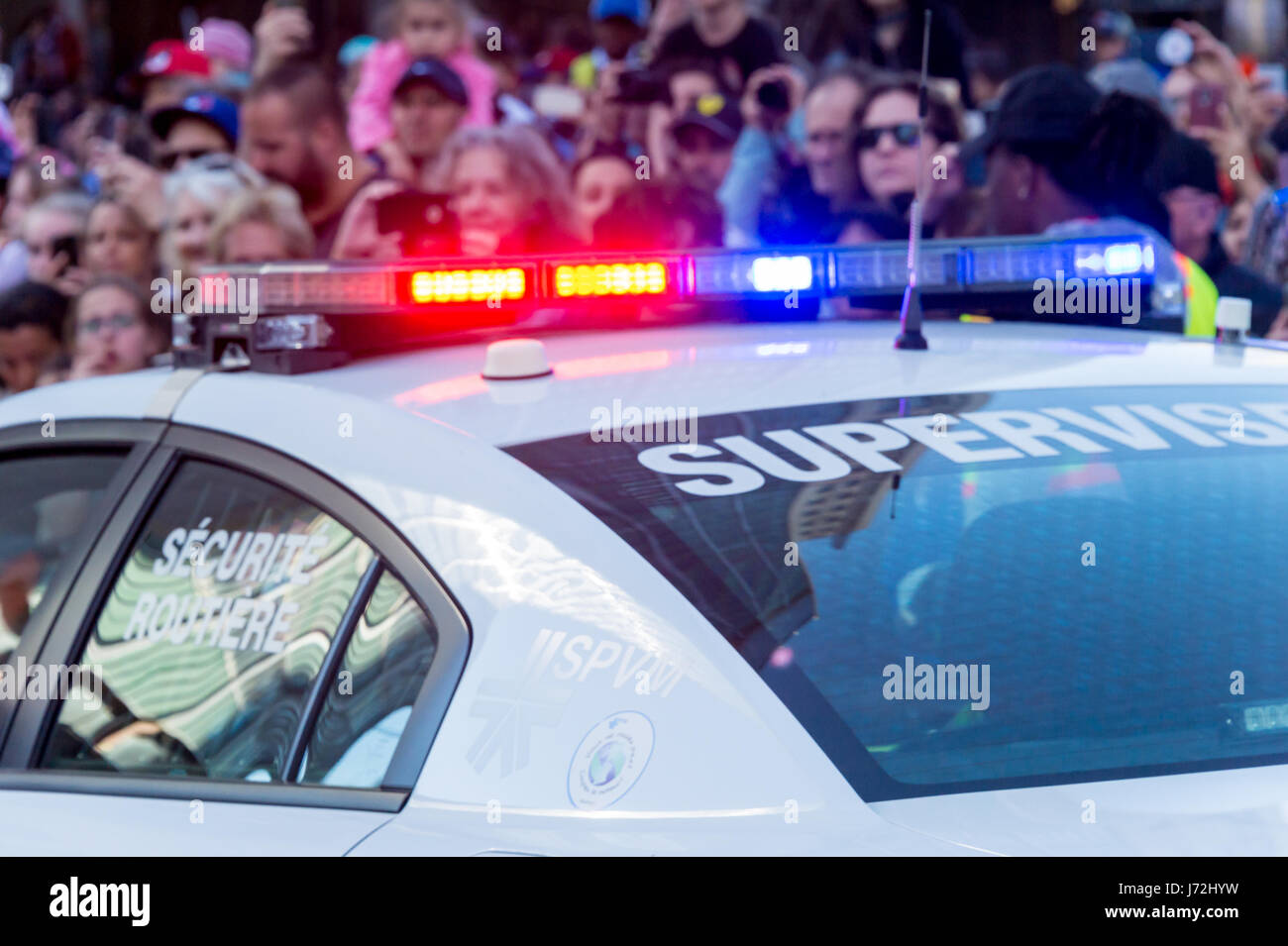 Police car lights blue flashing hi-res stock photography and images - Alamy
