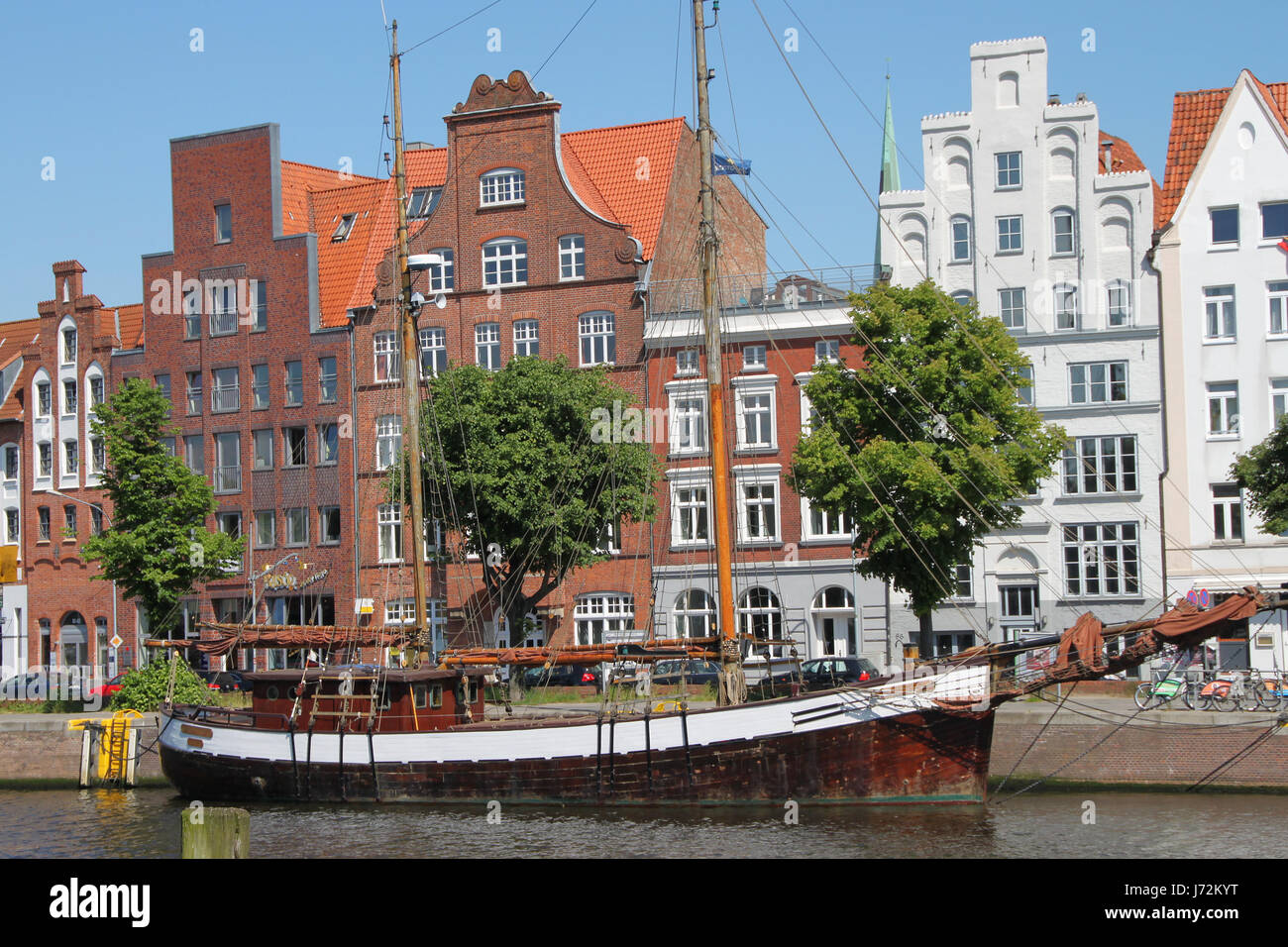 house building historical sailing ship sailing boat sailboat rowing ...